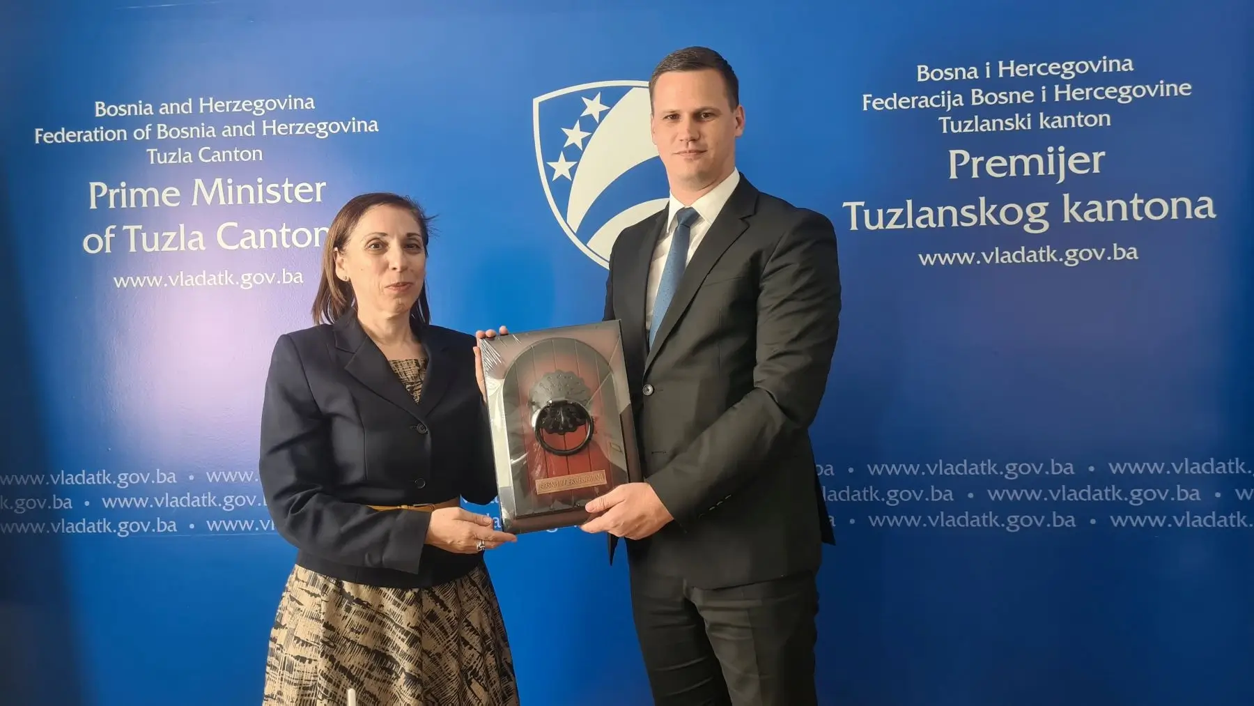 Premijer Halilagić primio u posjetu ambasadoricu Grčke u BiH | Vlada ...